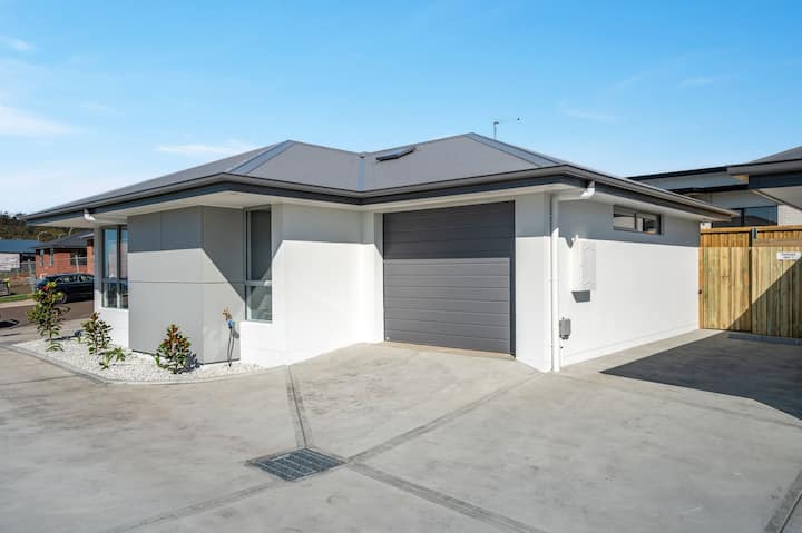 Modern Escape, 2 Bed/bath 12 Km To Cbd/airport - Hobart