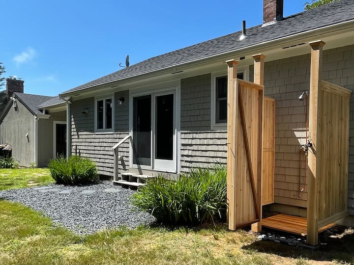 Water Access + Newly Renovated - Seatucket Cottage - Old Silver Beach, MA