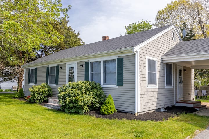 Outdoor Shower + Newly Renovated Seatucket Cottage - Falmouth, MA
