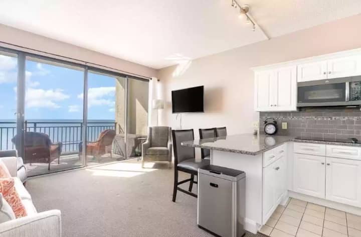 Beautiful Romantic Oceanfront Retreat! - Myrtle Beach