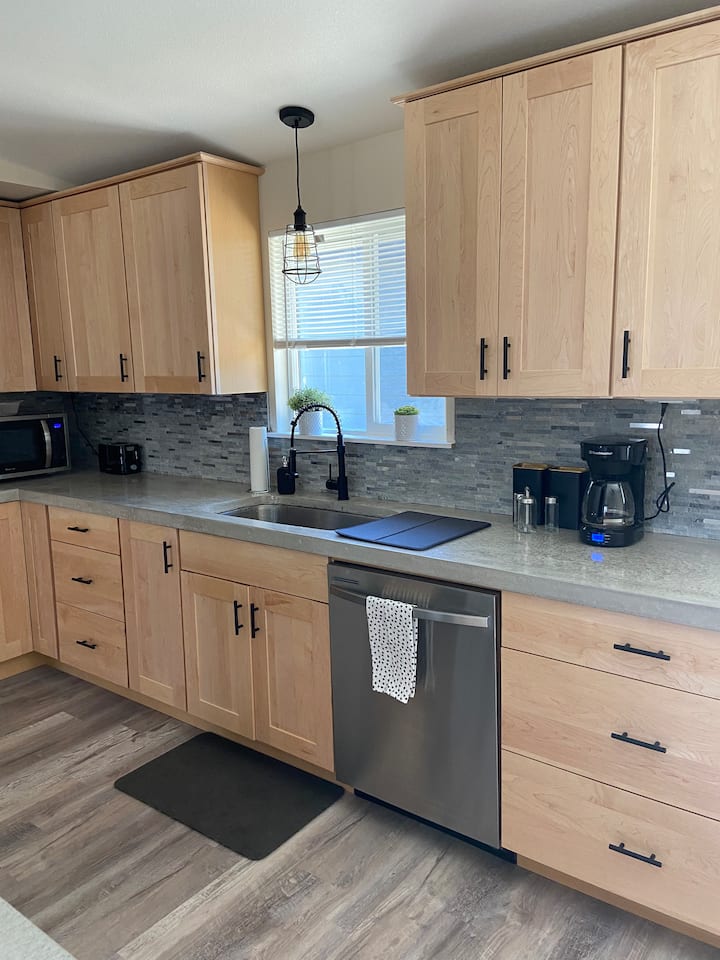 Fully Stocked Home In Downtown Goldendale - Goldendale, WA