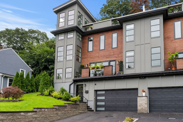 Simply Elegant Townhouse - Weston, MA