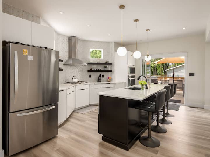 Spacious 4bdm Home | Backyard, Garage/parking - Columbus, OH