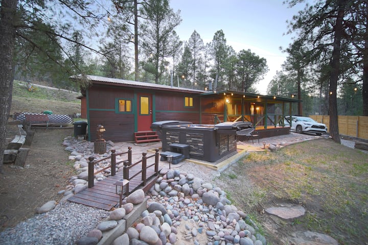 Little Bear Cabin For 4 - "Brady Bear" + Hot Tub! - Ruidoso, NM