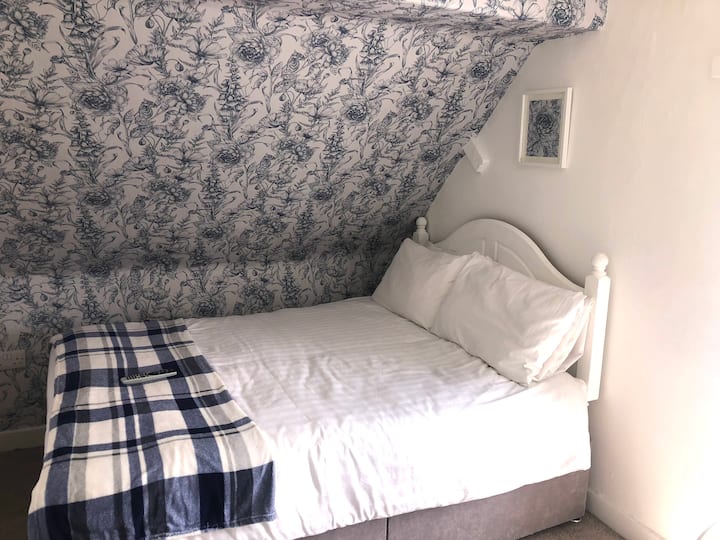 Room 6 Small Double
Room Only - Windermere
