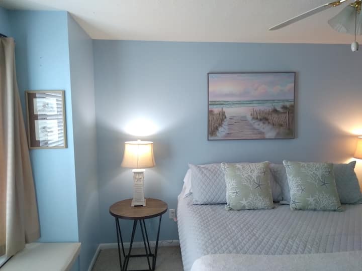 Lovely 2-bedroom Condo With Pool Steps From Ocean - Little River, SC