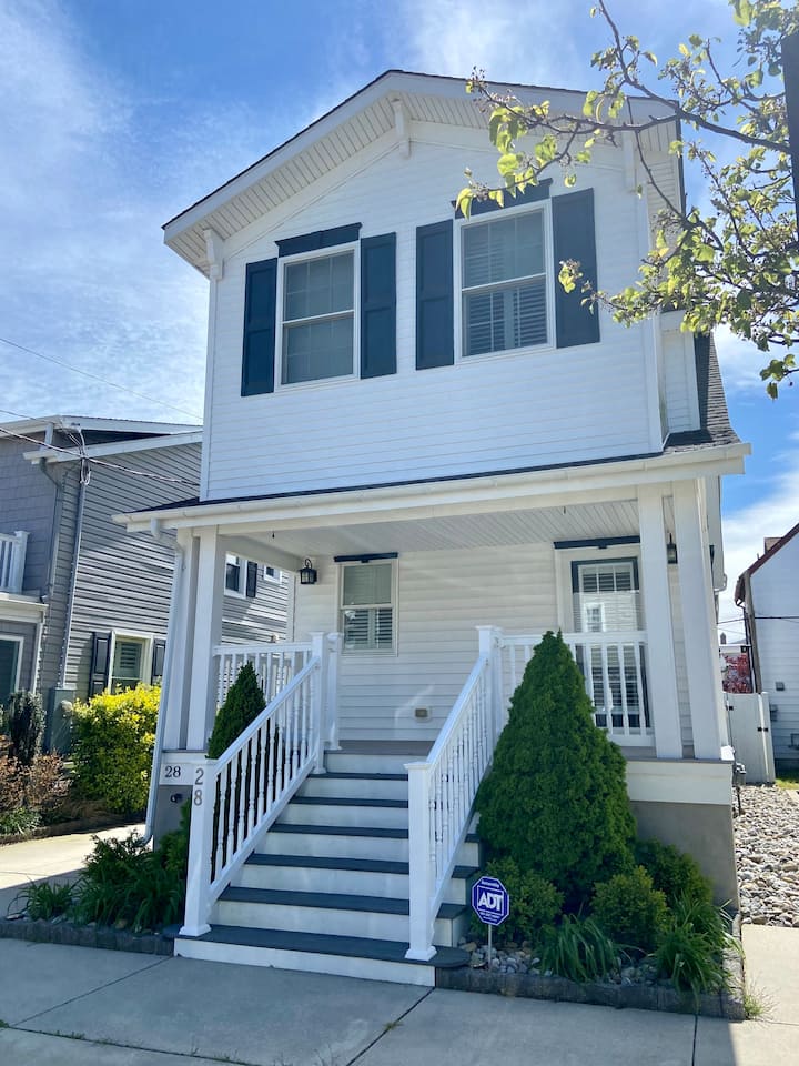 Cheerful 3 Bedroom Home, Short Walk From Beach - Egg Harbor Township, NJ