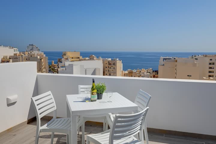 Charming 1br Penthouse In Sliema Creek Suites - La Valetta