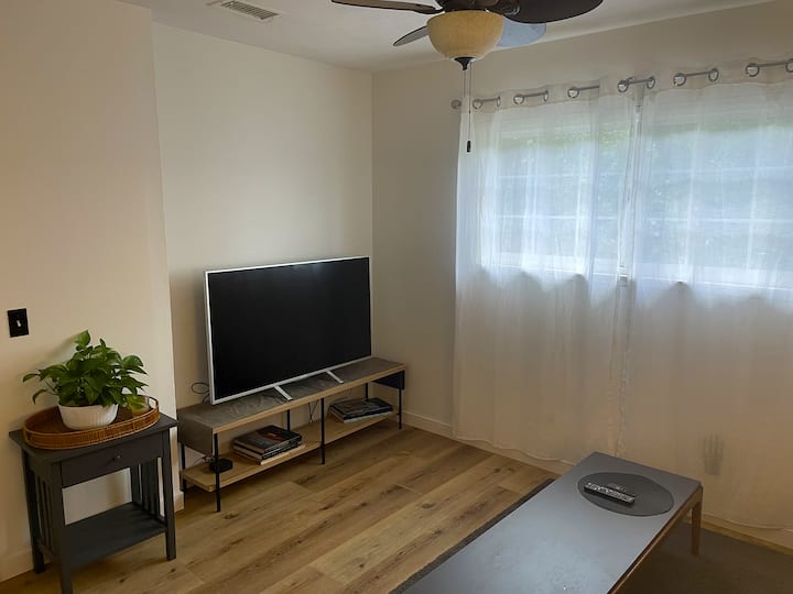 Cheerful Private Studio W/ Patio, Sleeps 3 - Camarillo, CA
