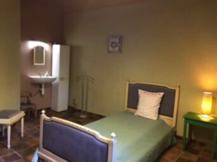 Privekamer Met Mooie Werkplek, En Eigen Ingang. - Oudenaarde