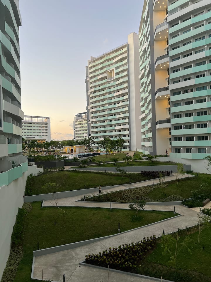 Studio Type Condo W/ Wifi, Netflix, & Pool Access. - San Mateo