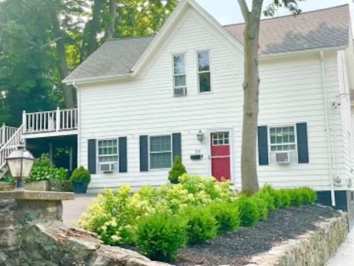 Cove View Cottage! Quintessential New England Vibe - Barrington, RI