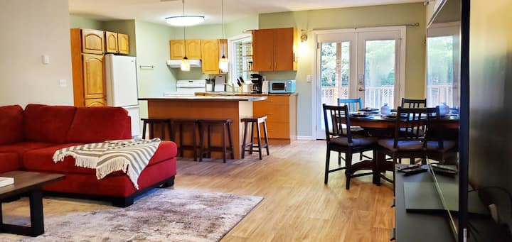 Spacious 1-bedroom Suite With Private Entrance - San Juan Islands, WA