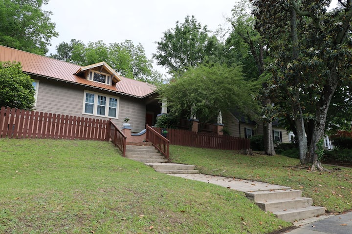Historic Home In Haymount With 2 Bedrooms - Fayetteville, NC