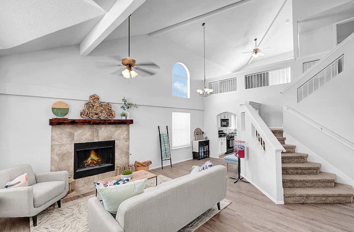 Mountanside Park Homestay - Beautiful Sunset Views - El Paso, TX