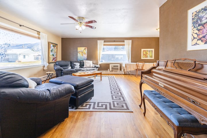 Warm And Cheerful 4 Bedroom Home In Butte. - Butte, MT