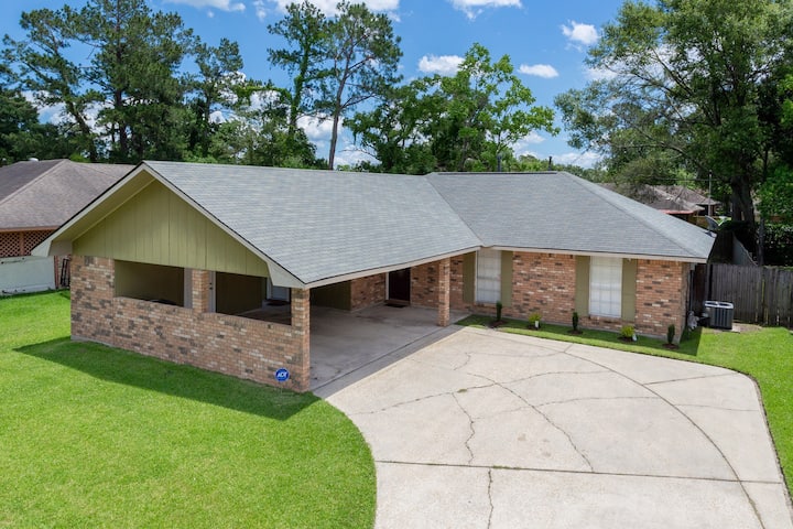 Cozy 3 Bedroom 2 Bath In A Quiet Neighborhood. - Baton Rouge, LA