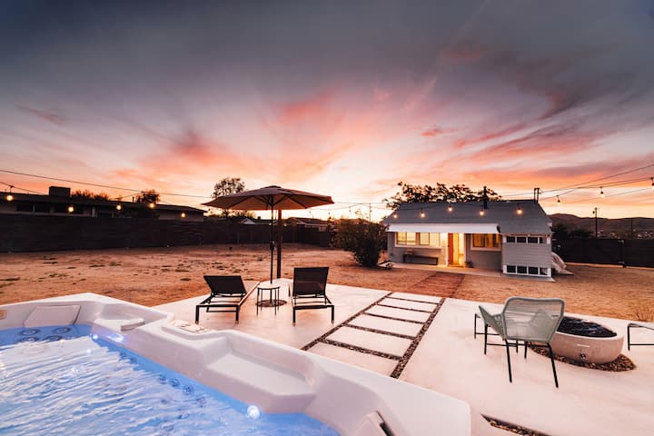 Cozy Brickhouse In Downtown, Hot Tub + Ev Charger - Joshua Tree, CA