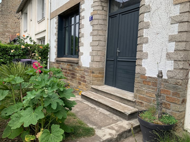 Agréable Maison Avec Un Grand Jardin En Ville - Nantes
