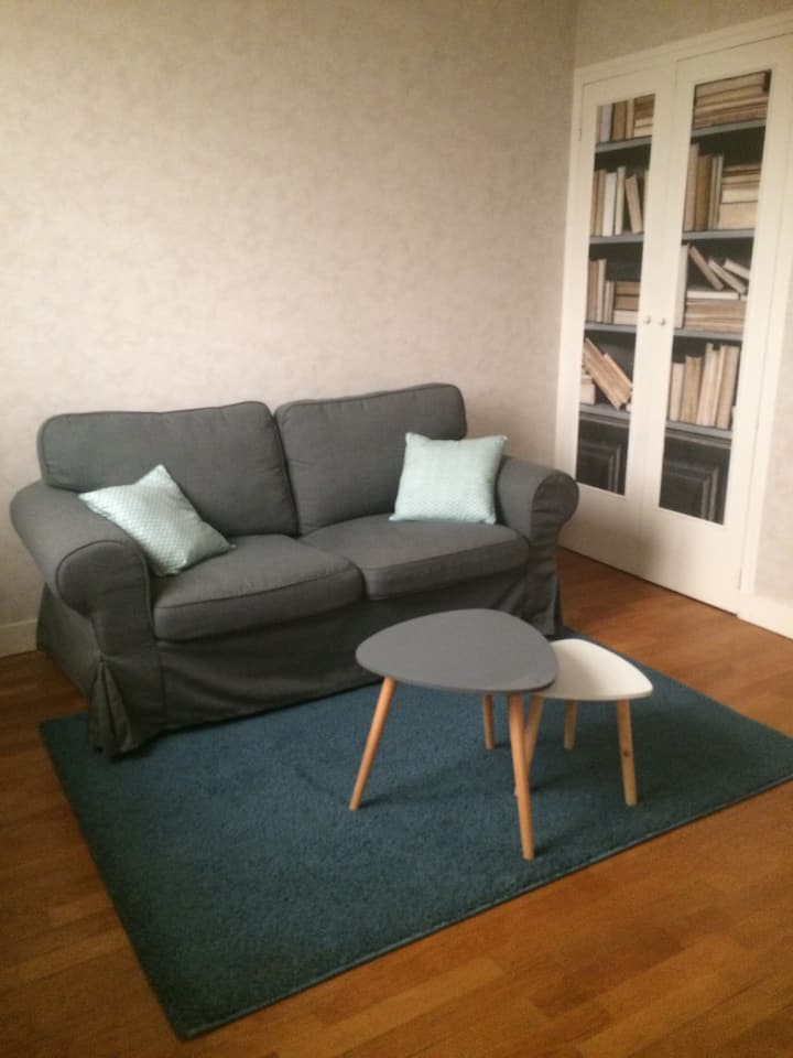 Dijon (Tram A Deux Arrêts Chu Et Facs) - Dijon