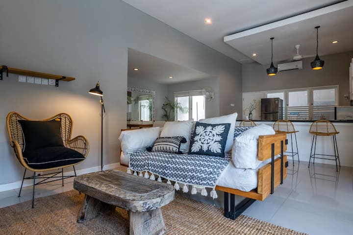 Spacious Two Bedroom Modern Tropical Home - Sanur