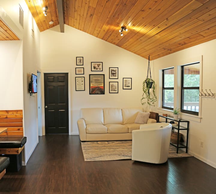 Relaxing Hill Country Cabin At Canyon Lake - Canyon Lake, TX