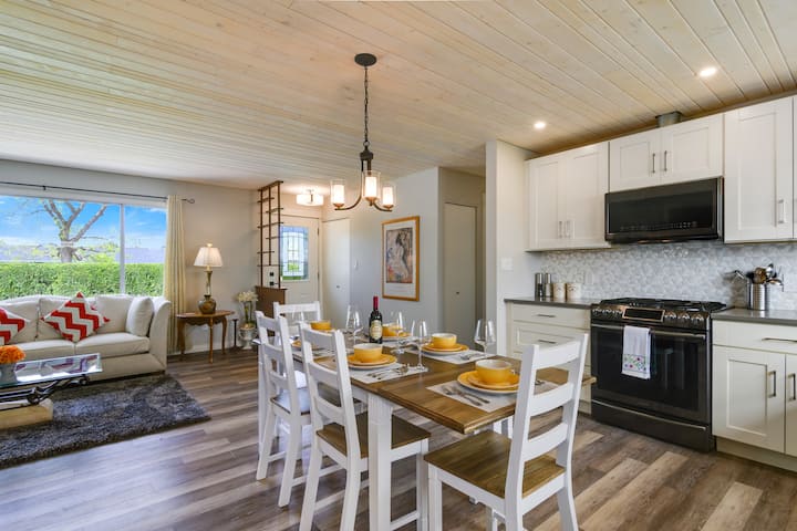Cheerful & Bright 3 Bedroom Home - Great Location! - Kelowna