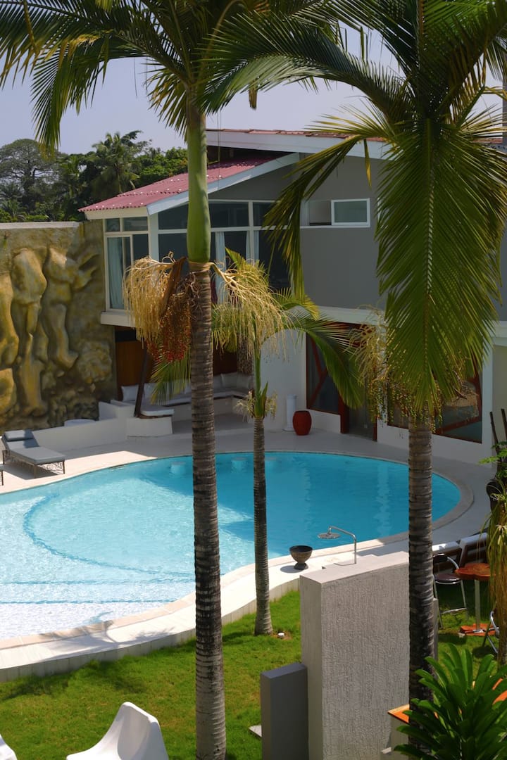 ÉLégante Maison Art Déco Avec Jardin Et Piscine. - Abidjan