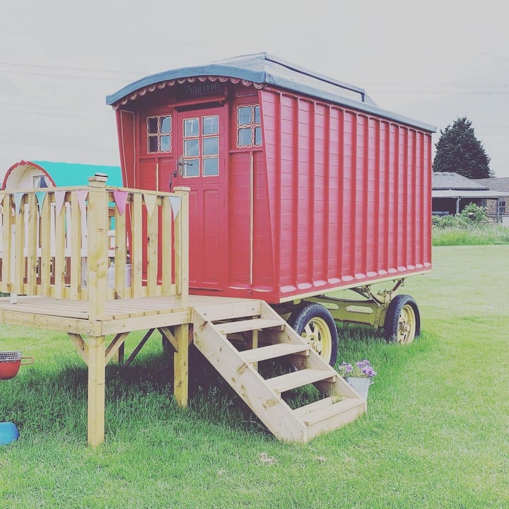 Dunroamin - A Traditional Caravan - Beverley