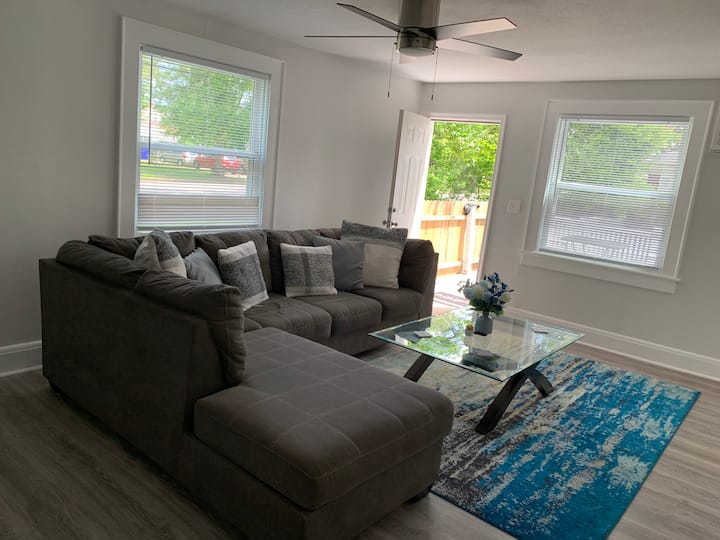 Apt. 2 Beautiful Renovated & Updated W/deck - Norfolk, VA