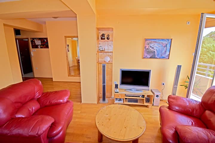 Bright & Warm Apartment - Skopje