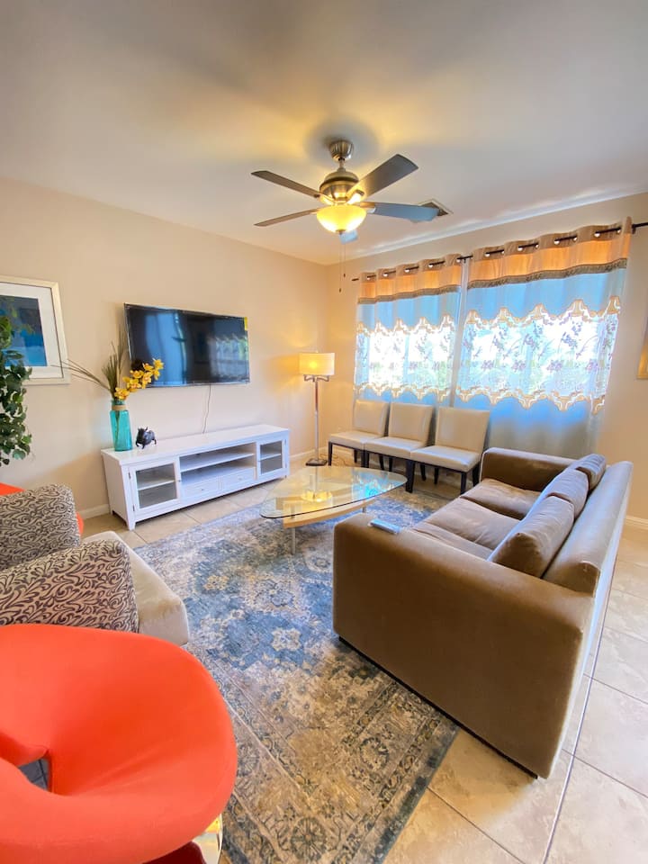 Pet Friendly~2 Car Garage~20min Drive To Strip - Las Vegas, NV