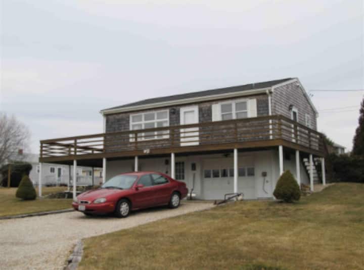 Cozy 3 Bedroom Home In Sand Hill Cove - Narragansett, RI
