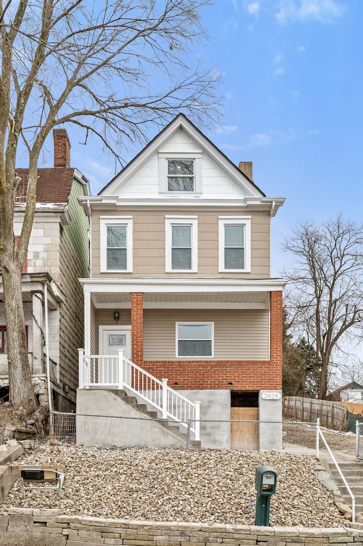 Modern Spacious Cozy Home Near Southside - Pittsburgh, PA
