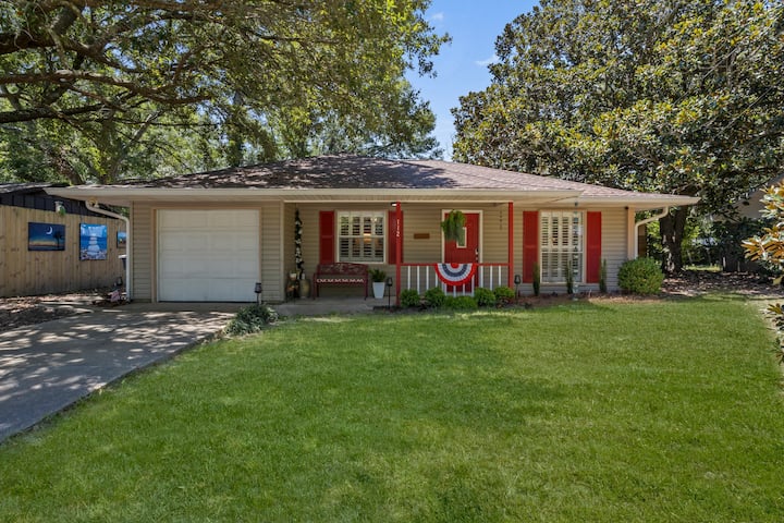 Artsy/comfy Bungalow - Mins To Downtown & Beaches - Ocean Springs, MS