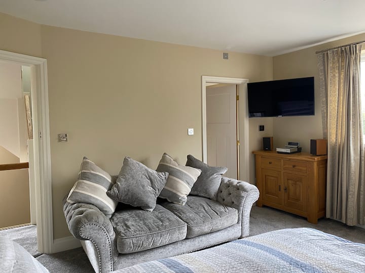 The Hawthorns Grand 1930s House-room With En-suite - Harrogate