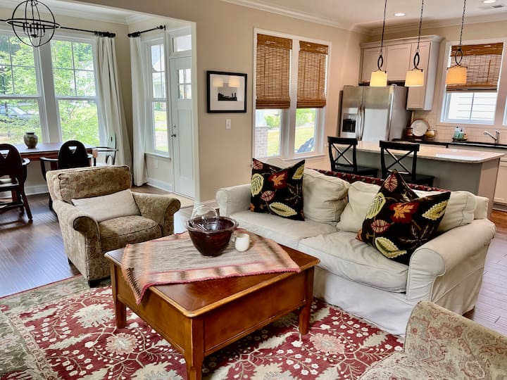 Charming Greenville Cottage - Greenville, SC