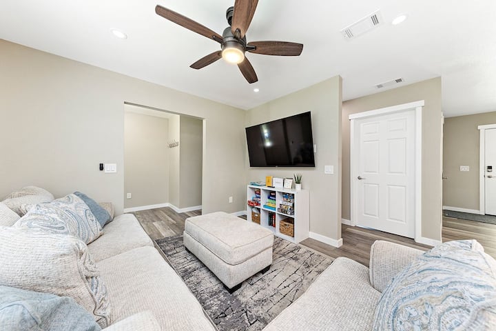 Cheerful 4-bedroom Home In East Hill Neighborhood - Pensacola, FL