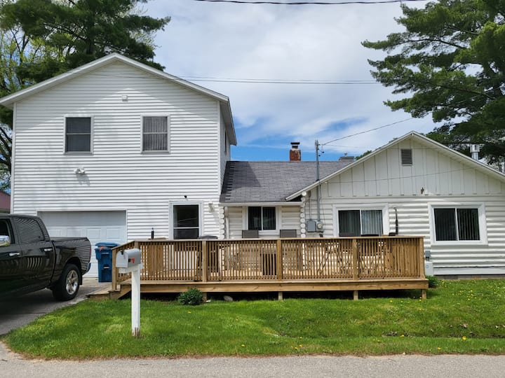 Houghton Heights Log Cabin - 