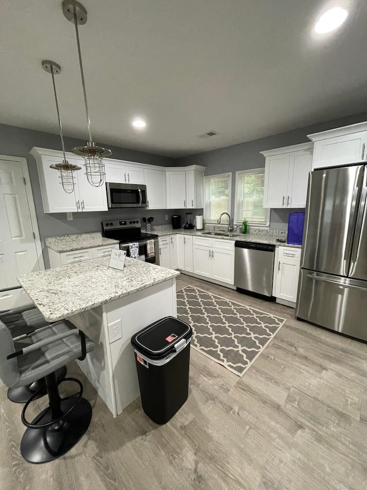 Open, Spacious, And Cozy House! - Atlanta, GA