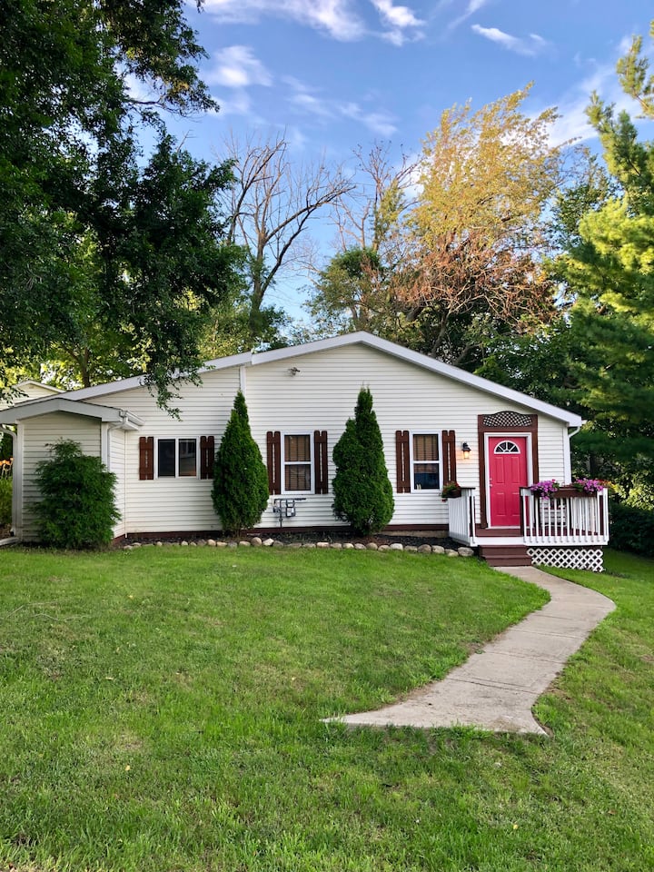 Relax At Lockwood Lakehouse W/ Private Backyard - Lake Geneva, WI