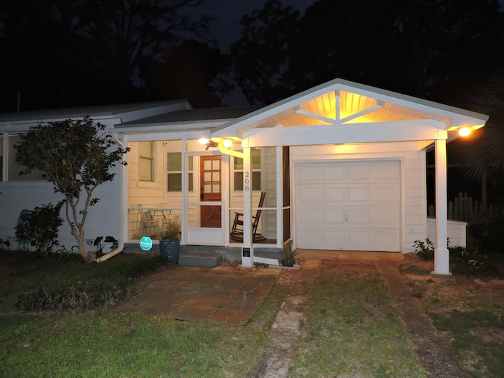 King Bungalow-minutes To The Gulf-4 Beds - Fort Walton Beach, FL