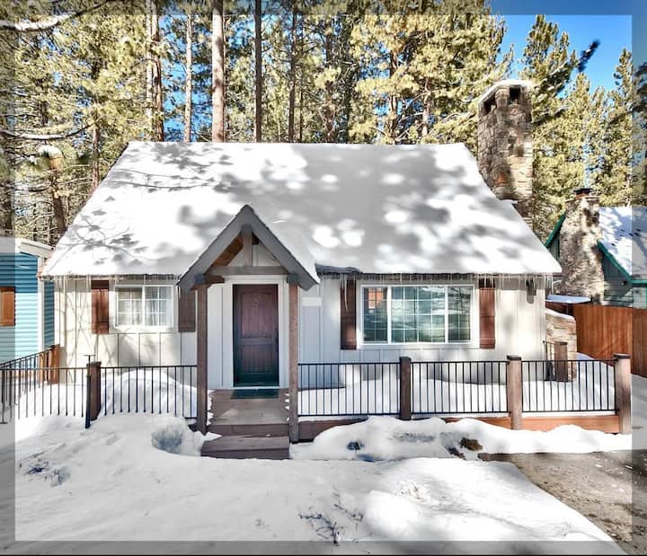 Cozy Infant/ Pet Friendly Tahoe Cabin, 30 Day Min - South Lake Tahoe, CA
