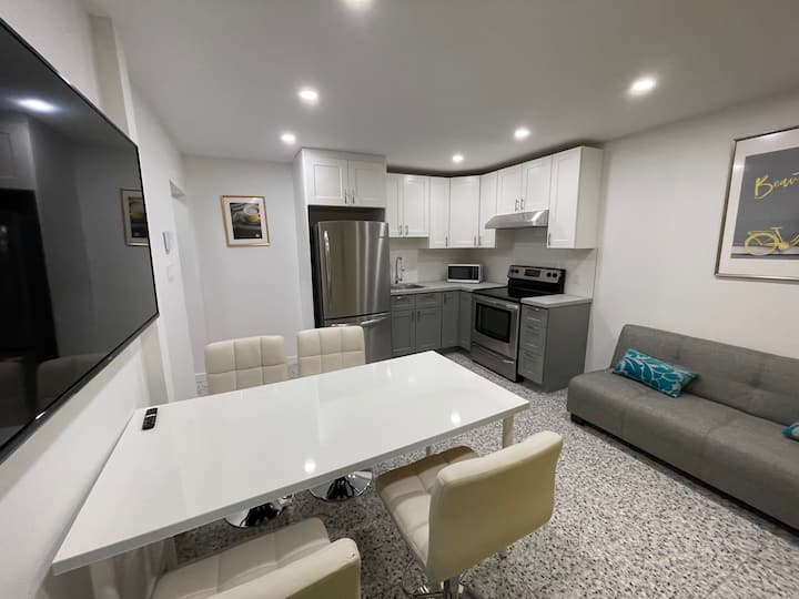 Cozy 2 Bd Apt 10 Minutes From Montreal Downtown - Saint-Lambert