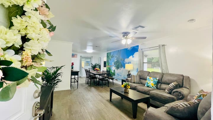 Game Room, Sleep 12, Huge Back Yard, Beach (C) - Biloxi, MS