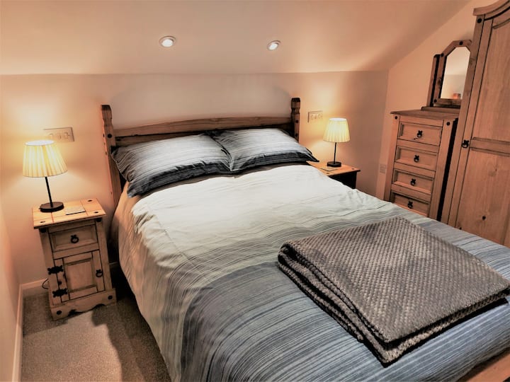 Treetops Milford Haven, Secluded Private Apartment - Haverfordwest