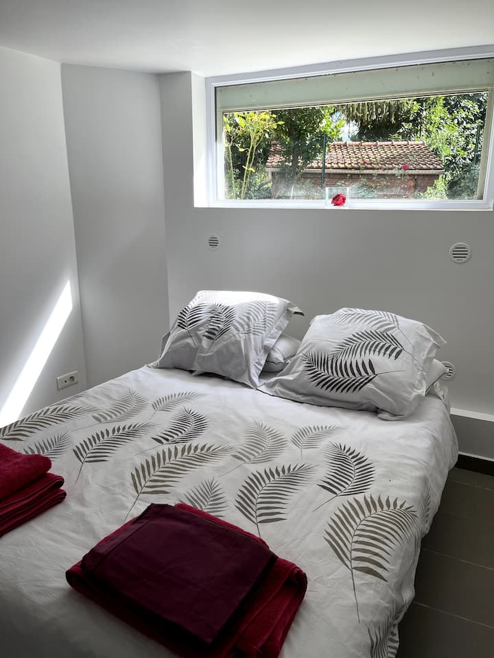 Beau Studio Refait A Neuf Indépendant - Sèvres