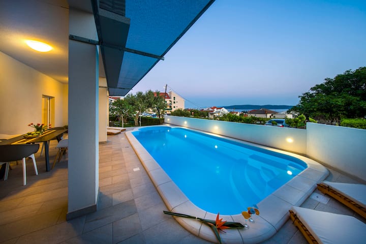 7 Castles  Holiday Home With Private Pool& Parking - Split