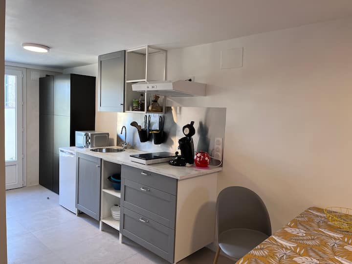 Ravissant Studio Avec Terrasse Et Parking - Arles