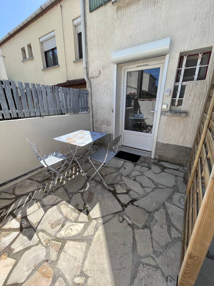Ravissant Studio Avec Terrasse Et Parking - Arlés